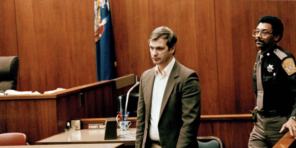 Τζέφρι Ντάμερ: «Επίθεση» με εσώρουχα στον πατέρα του serial killer -Θαυμαστές του κανίβαλου ...